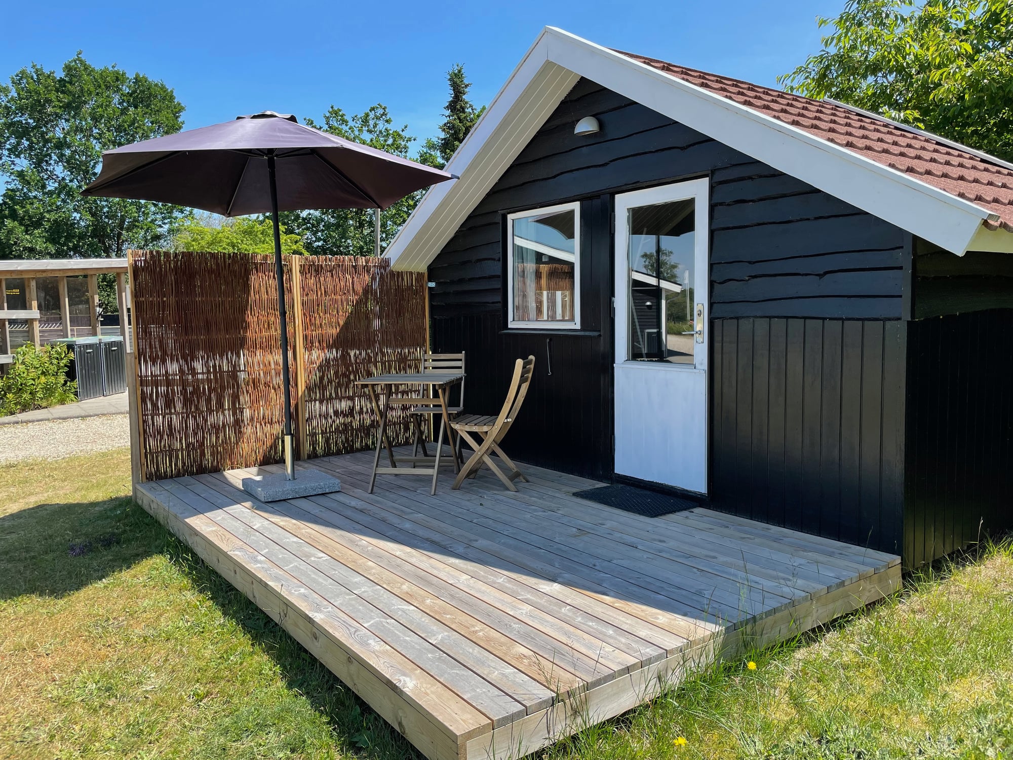 Primitiv hytte - Overnatning i naturen, ved Gudenåen